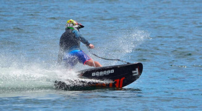 Jetsurf: conheça o emocionante esporte aquático!