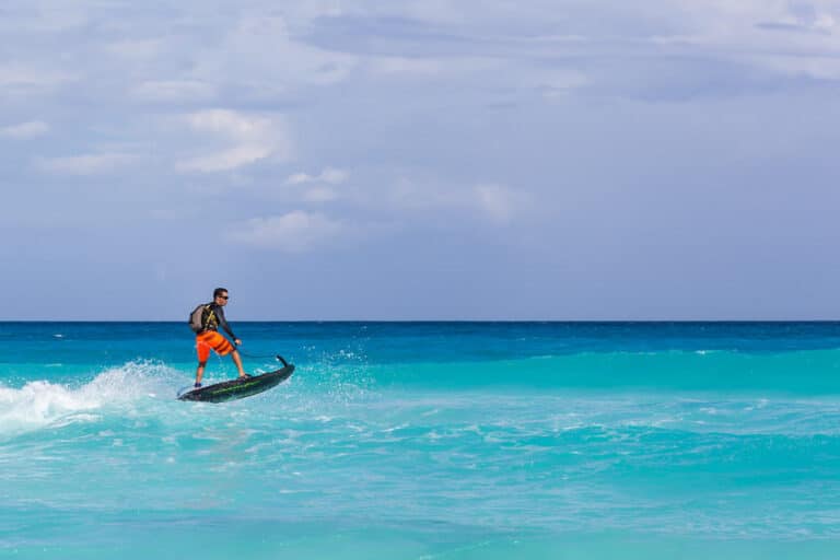 Jetsurf: conheça o emocionante esporte aquático!