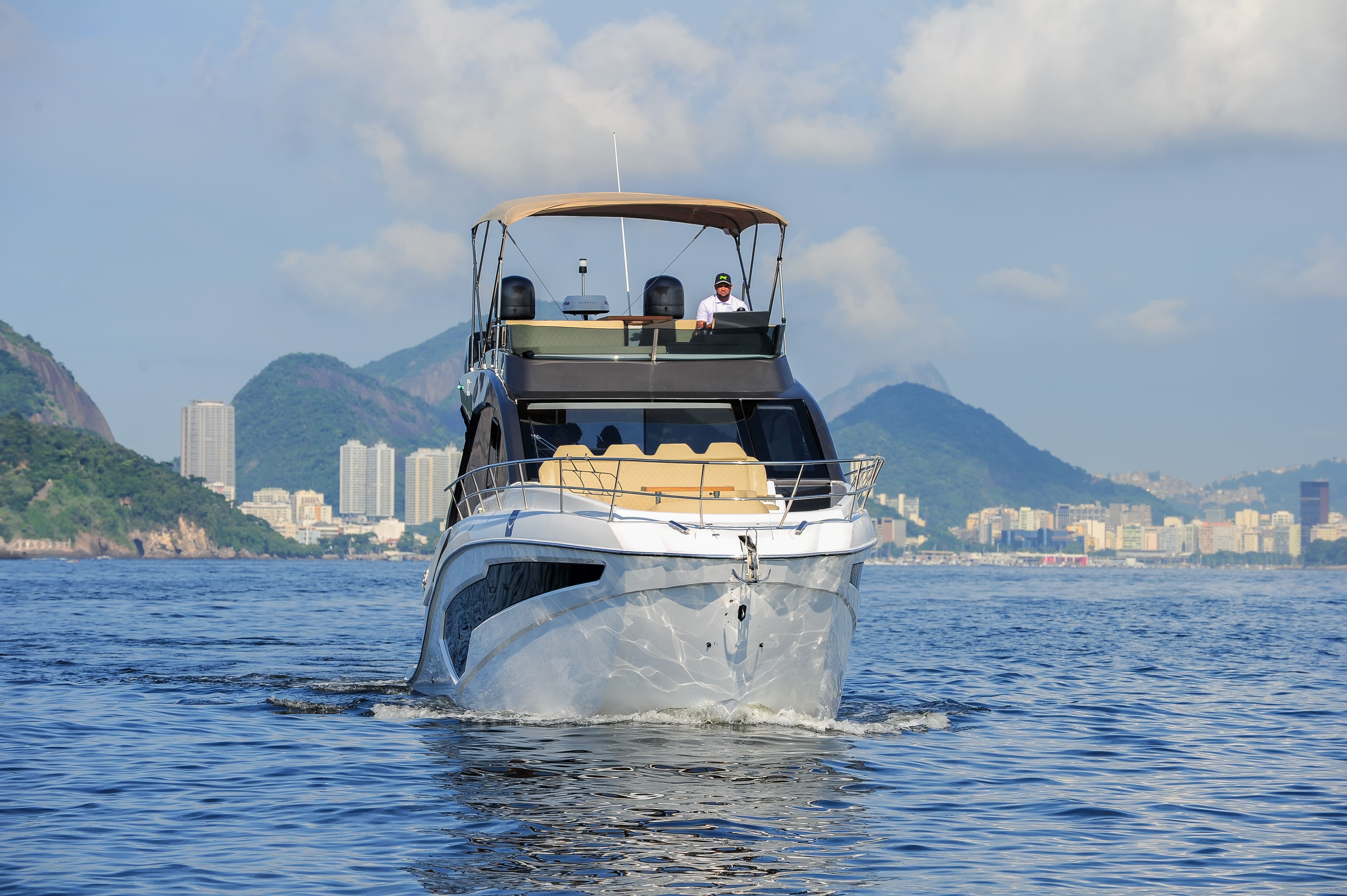 NX50 INVICTUS FLY - NX Boats - Design, conforto e performance