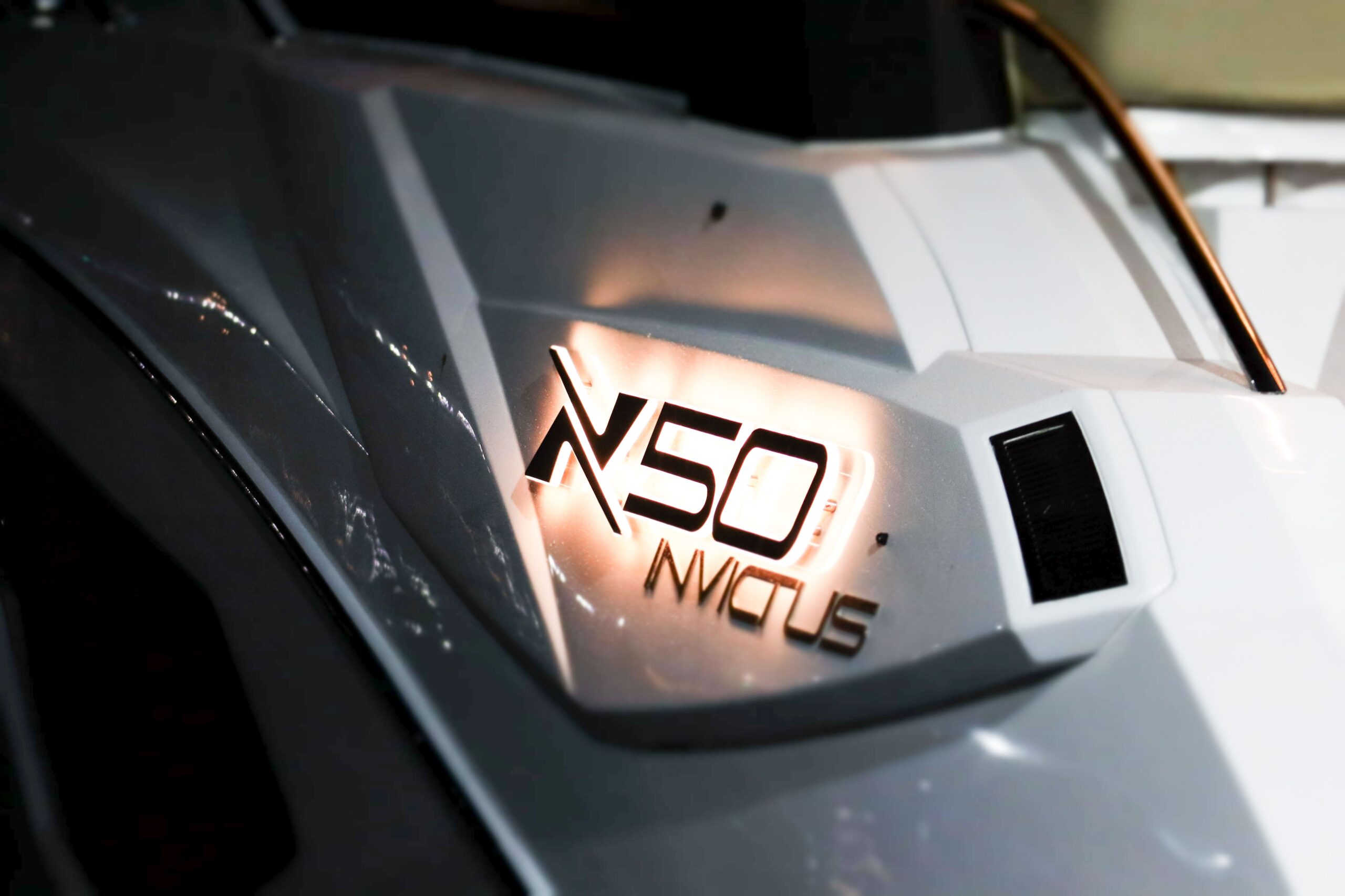 NX50 INVICTUS FLY - NX Boats - Design, conforto e performance