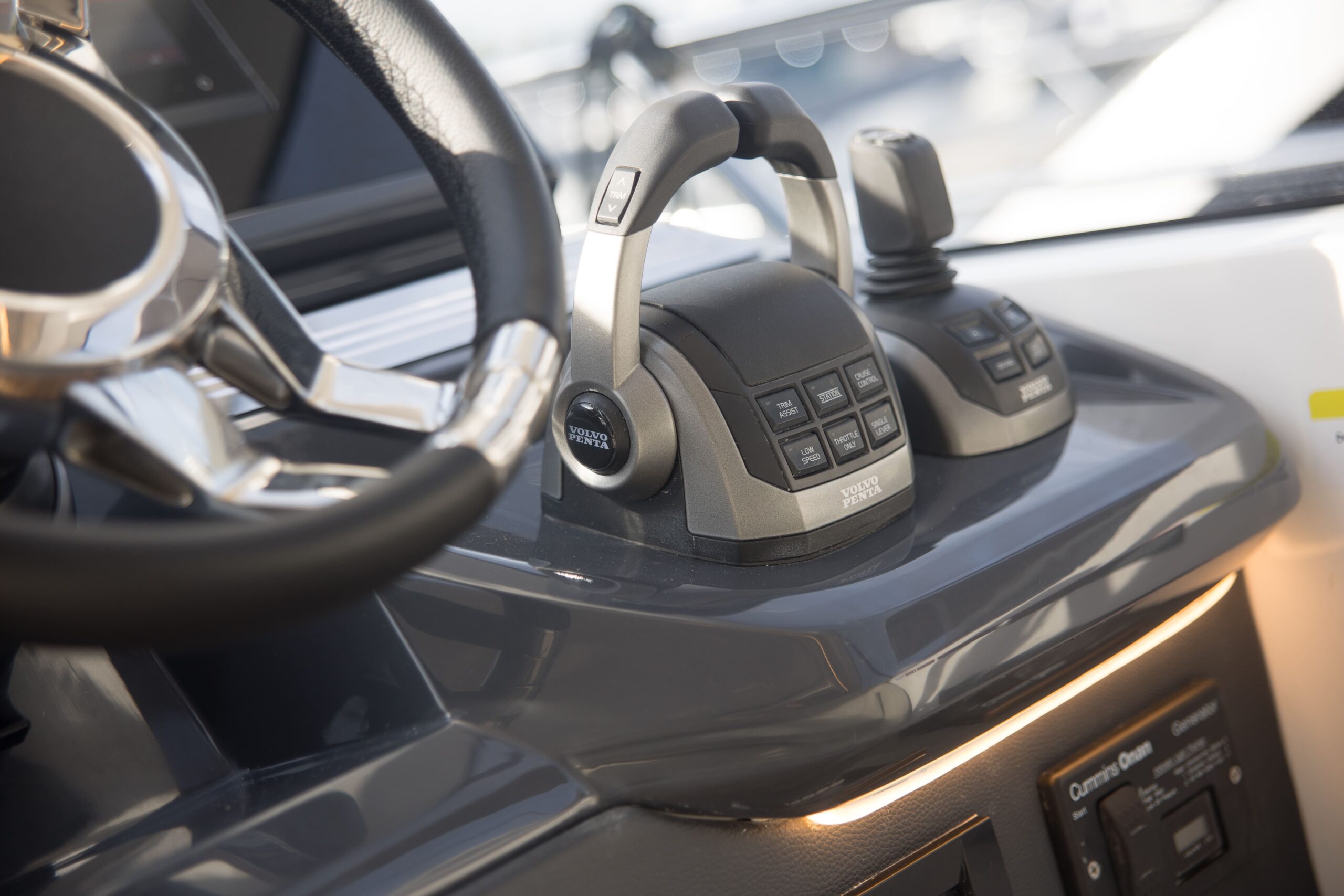 NX50 INVICTUS FLY - NX Boats - Design, conforto e performance
