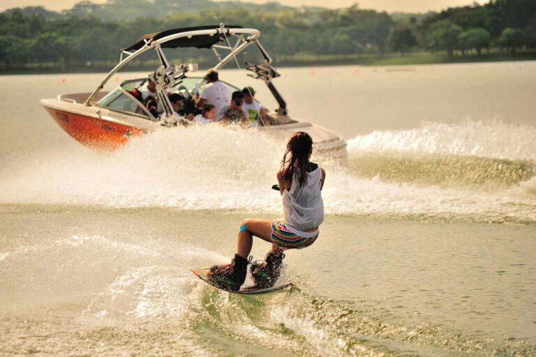 Wakeboard: Manobras Radicais e Diversão na Água